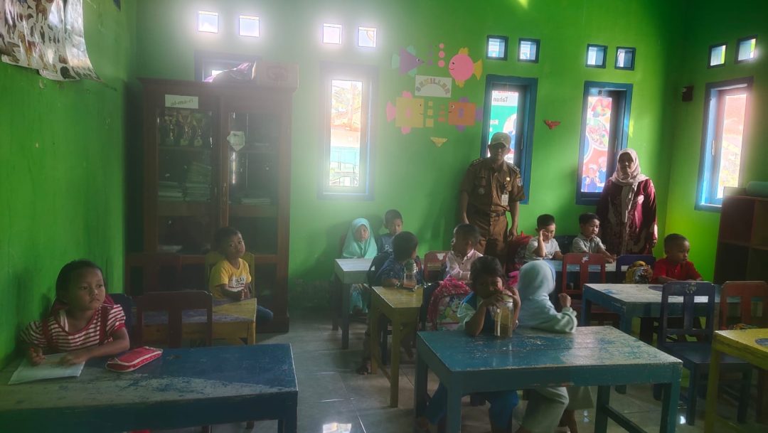 Kades Cipari H.Sumono Meninjau dan Berencana Menata Ulang TK Kartini ...